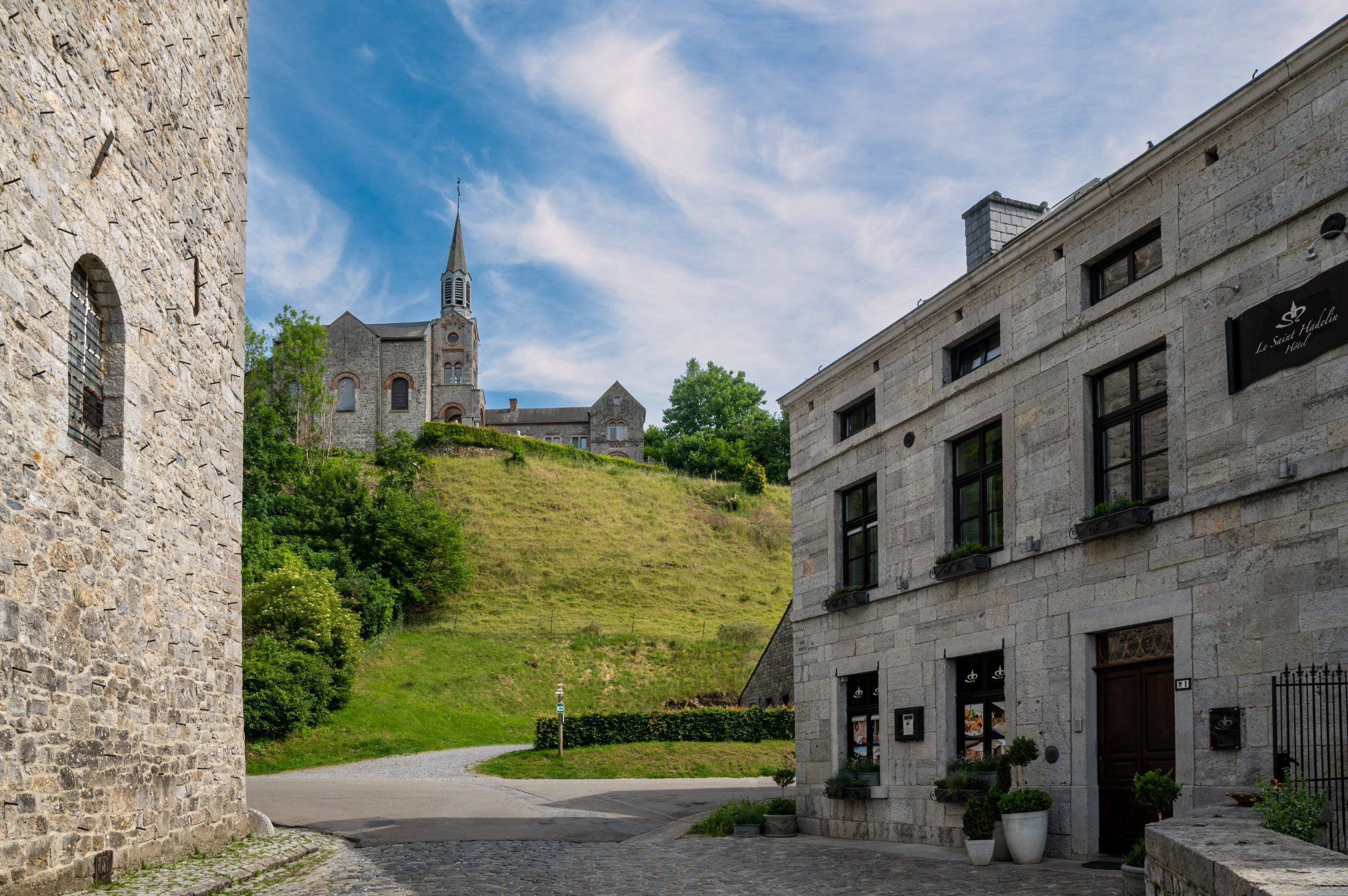 Celles, village chef d'œuvre d'art Roman - Plus Beaux Villages