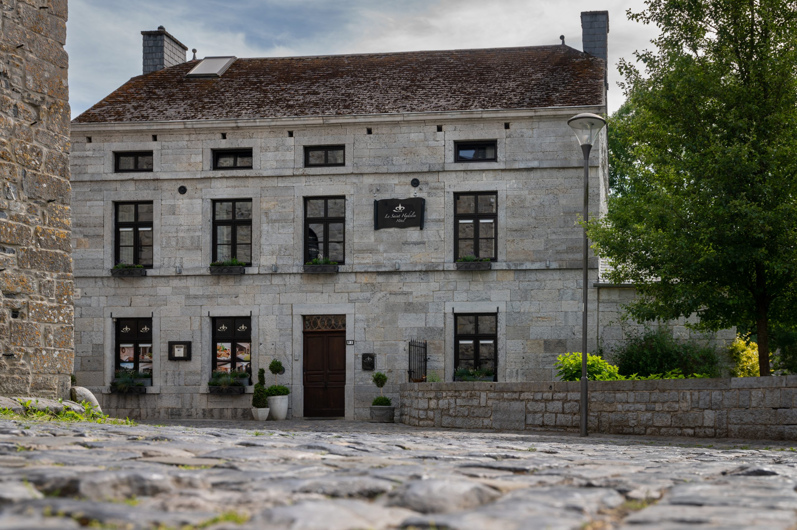 Celles, village chef d'œuvre d'art Roman - Plus Beaux Villages