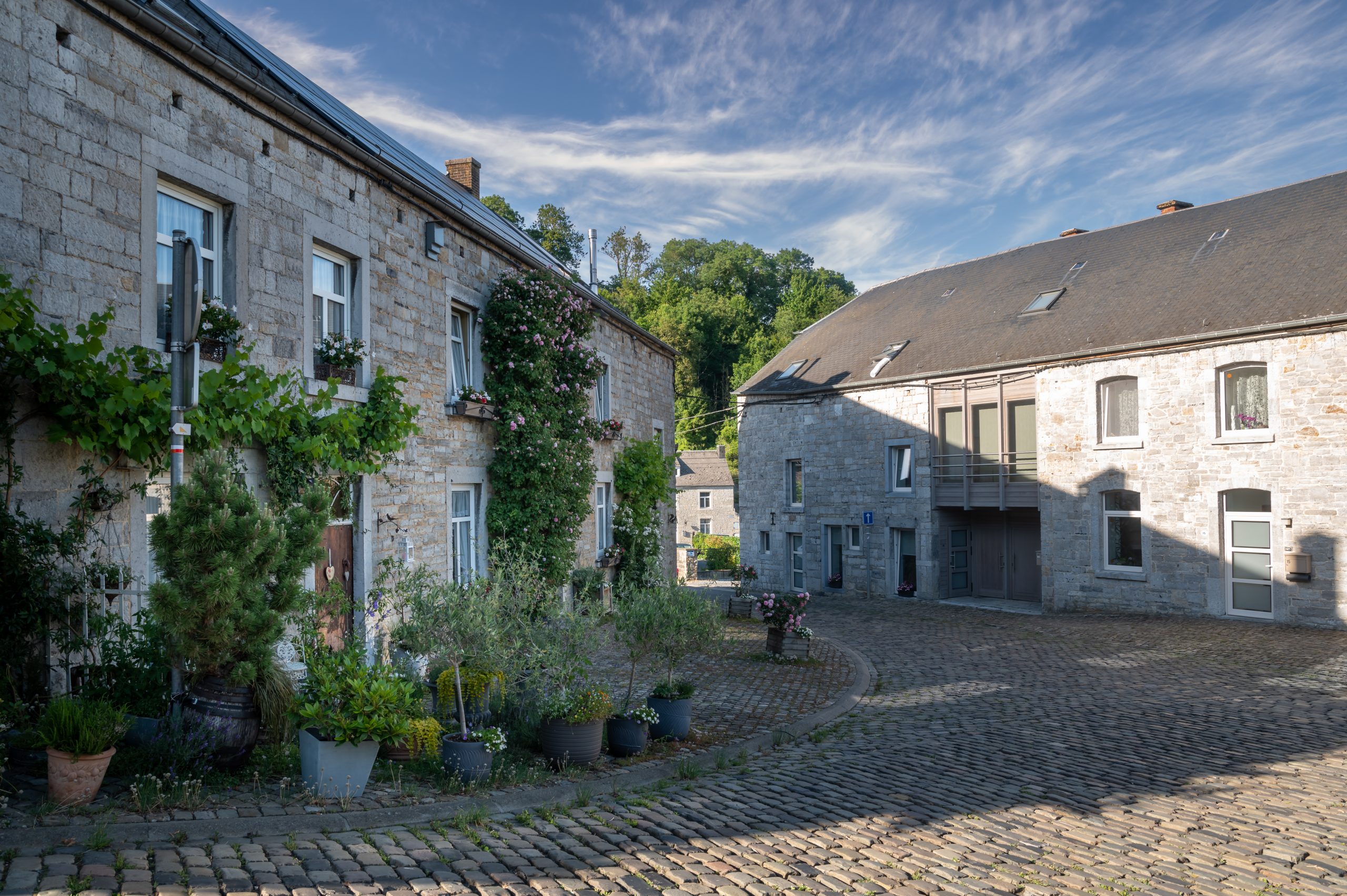 Celles, village chef d'œuvre d'art Roman - Plus Beaux Villages