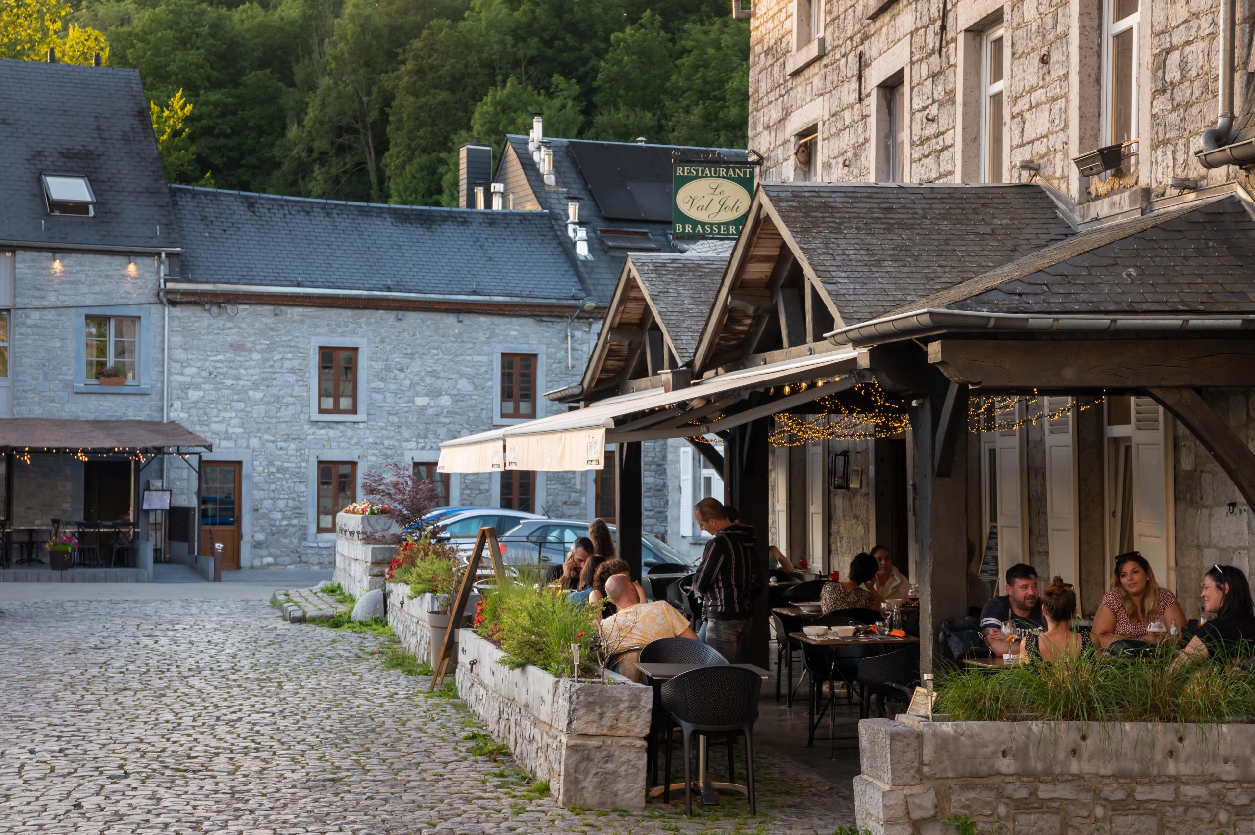 Celles, village chef d'œuvre d'art Roman - Plus Beaux Villages